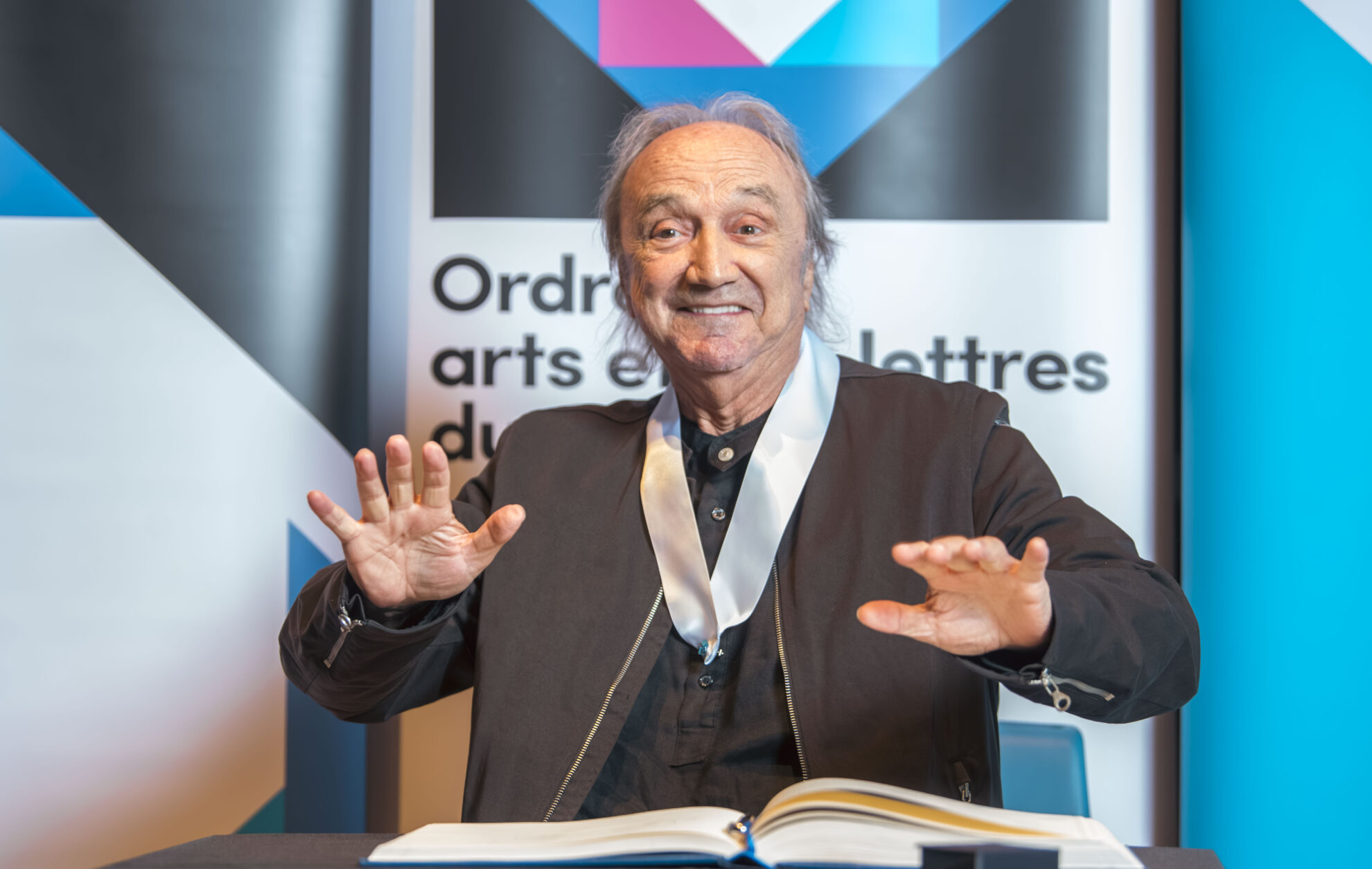 Après le décès de Jean-Pierre Ferland, Claude Dubois transmet un ...